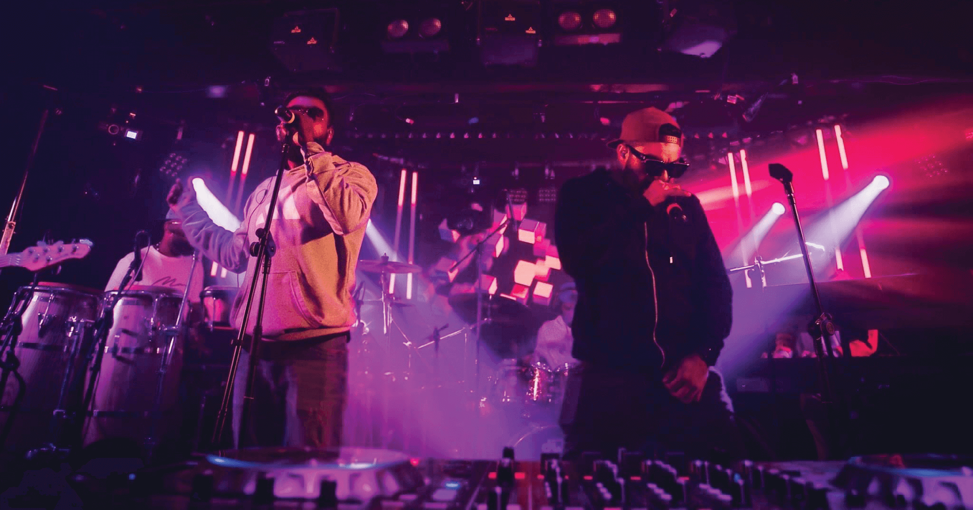 La Serie A se instala en el popular club del sótano de un céntrico ...