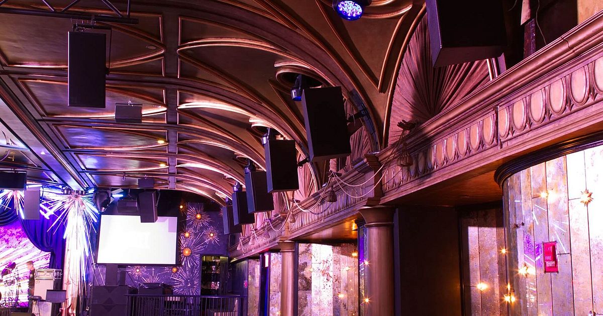 Soundscape enveloppe le public du Sony Hall | d&b audiotechnik