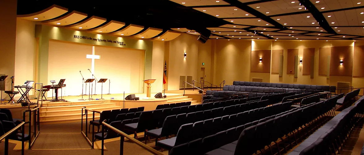 カリフォルニアのThe Church on the Way教会にて現代の喜びを伝える | d&b audiotechnik