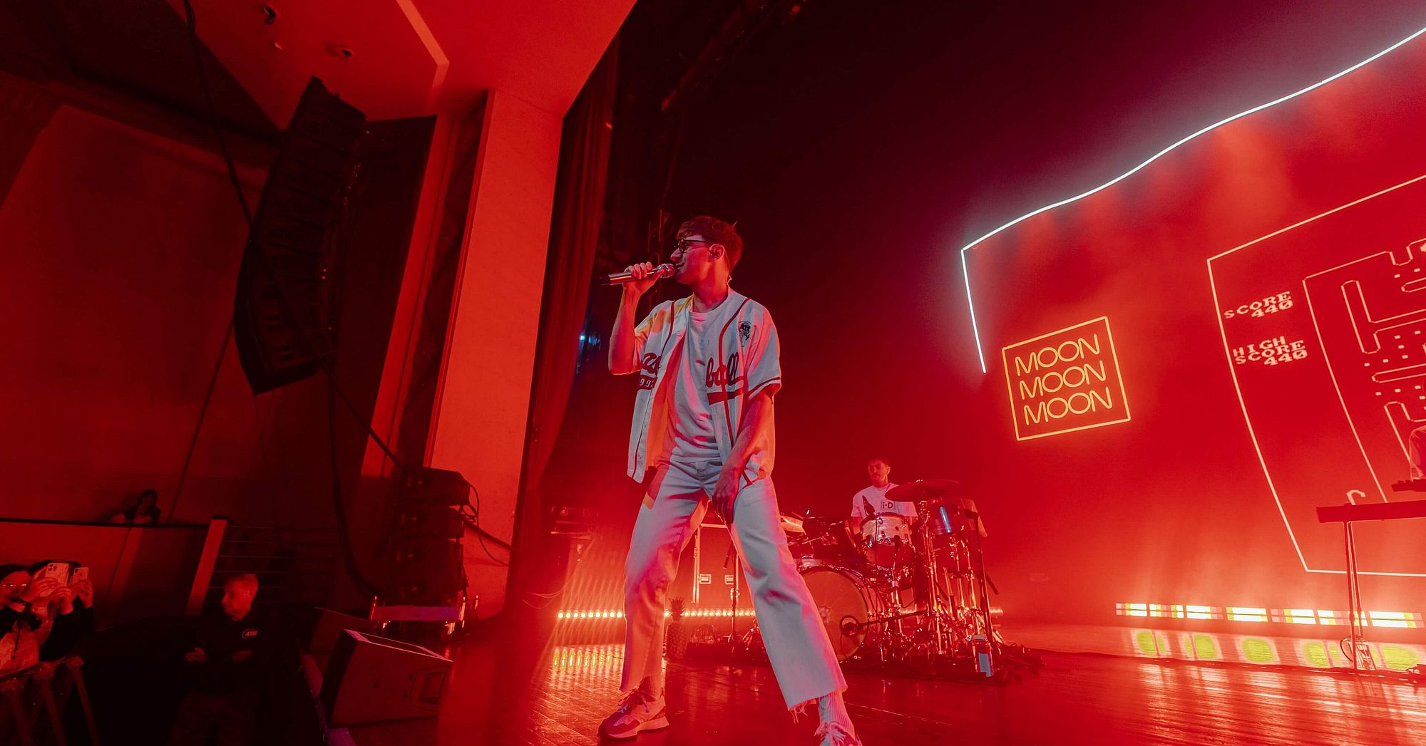 Britische Indie-Rock-Band tourt mit d&b KSL und folgt dem Credo „More ...